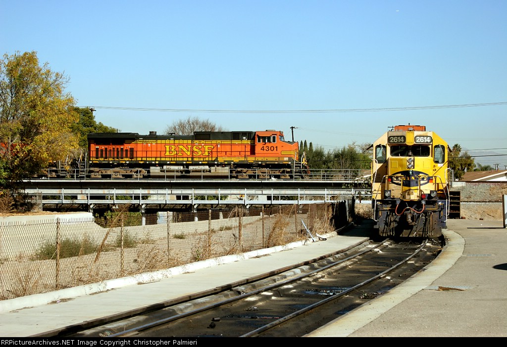 BNSF 4301 and BNSF 2614